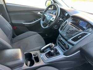 Violets Ford Focus 2012 Klaipėda, ar dzinēja tilpumu 1.60 L un nobraukumu 172 tūkst. km par 3950 €, foto 18 vietnē AUTOMOTO.COM.LV