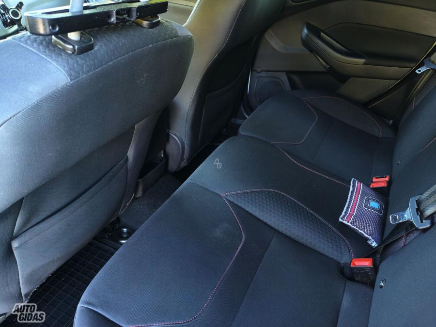White Ford Focus 2018 in Sirvintos, with an engine capacity of 1.60 L and mileage of 173 thousand km for 11500 €, photo 37 on AUTOMOTO.COM.LV