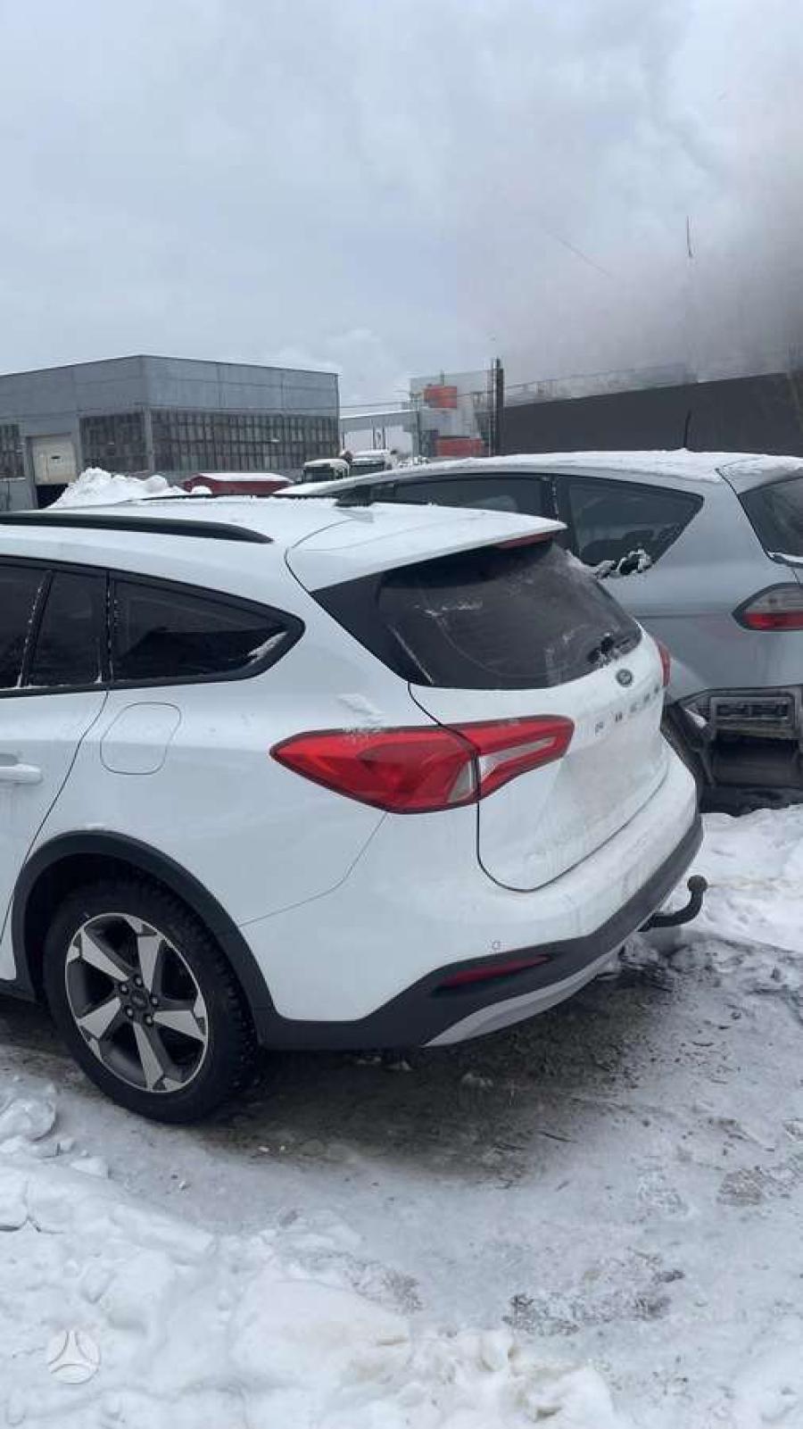 White Ford Focus 2020 in Vilnius, with an engine capacity of 1.00 L and mileage of 114 thousand km for 9200 €, photo 3 on AUTOMOTO.COM.LV