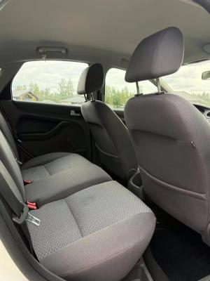 White Ford Focus 2006 in Riga, with an engine capacity of 1.60 L and mileage of 292 thousand km for 1200 €, photo 7 on AUTOMOTO.COM.LV