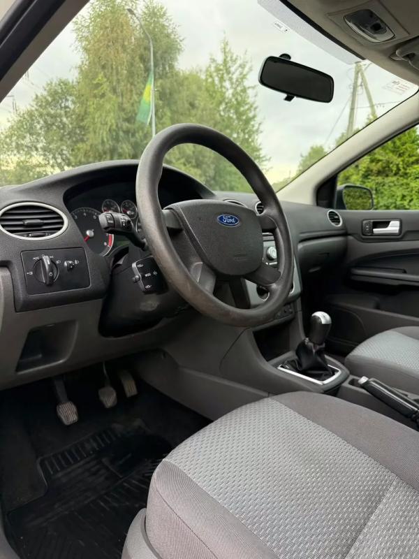 White Ford Focus 2006 in Riga, with an engine capacity of 1.60 L and mileage of 292 thousand km for 1200 €, photo 8 on AUTOMOTO.COM.LV
