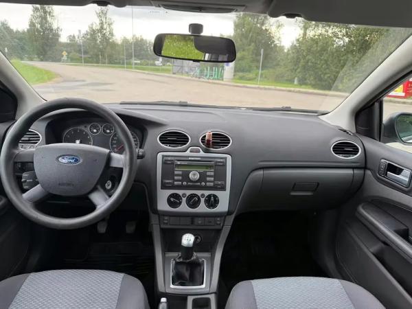 White Ford Focus 2006 in Riga, with an engine capacity of 1.60 L and mileage of 292 thousand km for 1200 €, photo 9 on AUTOMOTO.COM.LV