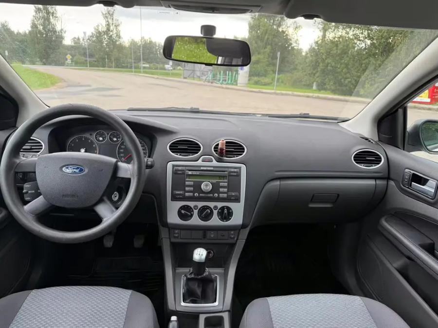 White Ford Focus 2006 in Riga, with an engine capacity of 1.60 L and mileage of 292 thousand km for 1200 €, photo 10 on AUTOMOTO.COM.LV