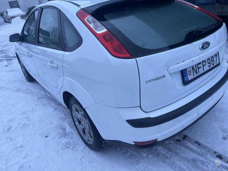 Balts Ford Focus 2007 Šauļi, ar dzinēja tilpumu 1.80 L un nobraukumu 234 tūkst. km par 980 €, foto 2 vietnē AUTOMOTO.COM.LV