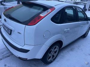 Balts Ford Focus 2007 Šauļi, ar dzinēja tilpumu 1.80 L un nobraukumu 234 tūkst. km par 980 €, foto 3 vietnē AUTOMOTO.COM.LV