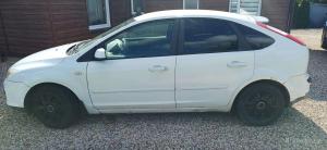 White Ford Focus 2007 in Panevezys, with an engine capacity of 1.40 L and mileage of 273 thousand km for 999 €, photo 3 on AUTOMOTO.COM.LV