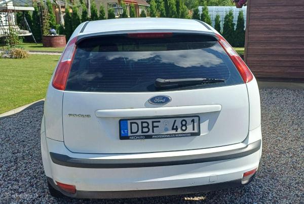 Balts Ford Focus 2007 Panevēža, ar dzinēja tilpumu 1.40 L un nobraukumu 273 tūkst. km par 999 €, foto 3 vietnē AUTOMOTO.COM.LV