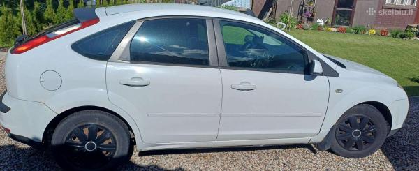 Balts Ford Focus 2007 Panevēža, ar dzinēja tilpumu 1.40 L un nobraukumu 273 tūkst. km par 999 €, foto 4 vietnē AUTOMOTO.COM.LV