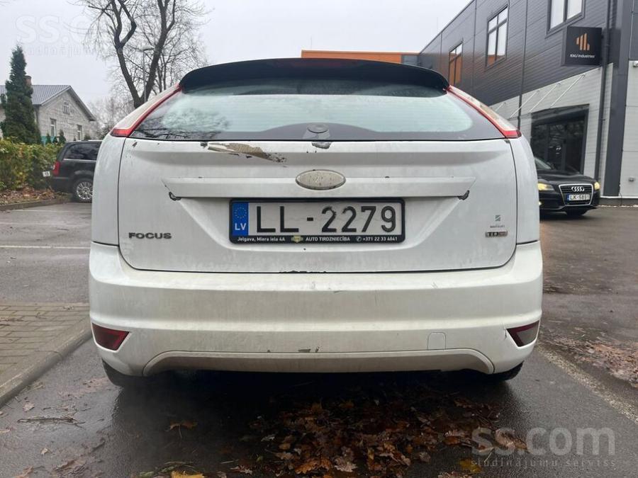 Balts Ford Focus 2008 Rīga, ar dzinēja tilpumu 1.60 L un nobraukumu 325 tūkst. km par 500 €, foto 3 vietnē AUTOMOTO.COM.LV