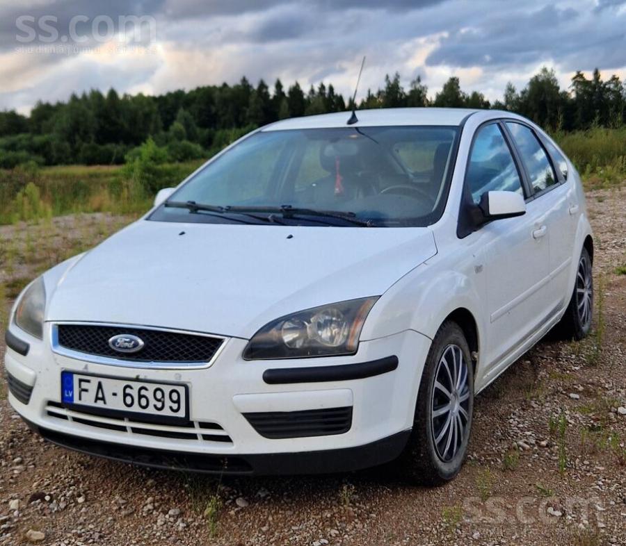 White Ford Focus 2008 in Ventspils, with an engine capacity of 1.60 L and mileage of 331 thousand km for 1350 €, photo 1 on AUTOMOTO.COM.LV