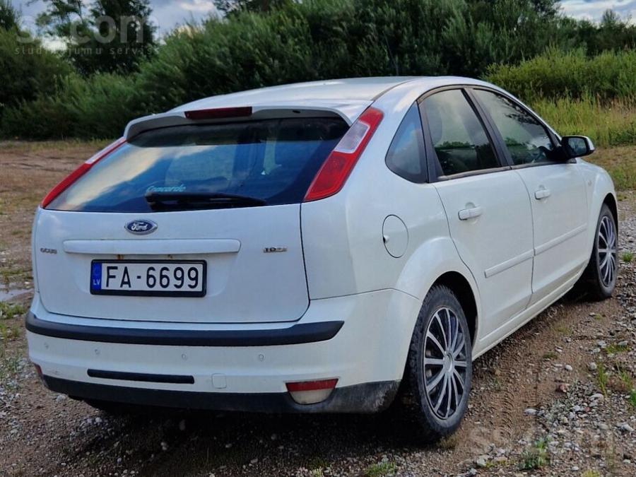White Ford Focus 2008 in Ventspils, with an engine capacity of 1.60 L and mileage of 331 thousand km for 1350 €, photo 4 on AUTOMOTO.COM.LV