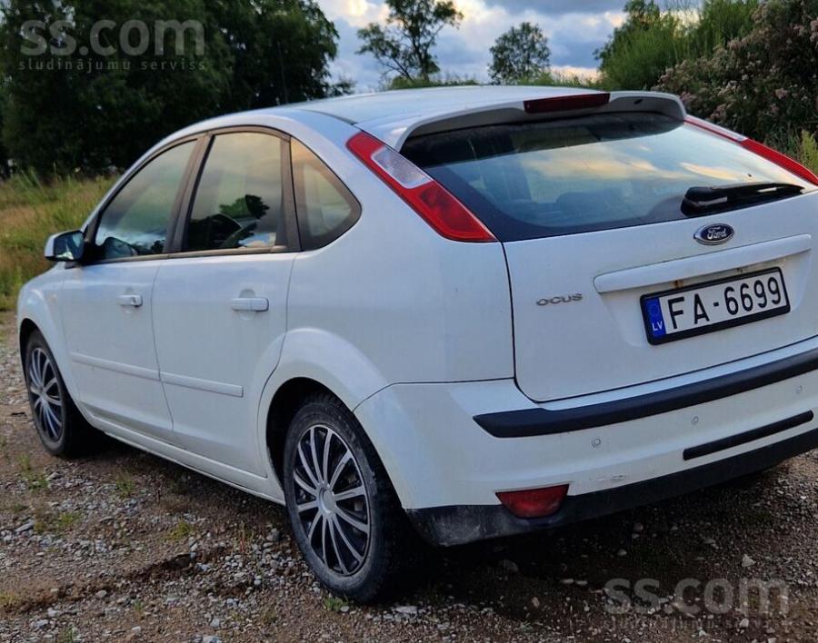 White Ford Focus 2008 in Ventspils, with an engine capacity of 1.60 L and mileage of 331 thousand km for 1350 €, photo 5 on AUTOMOTO.COM.LV
