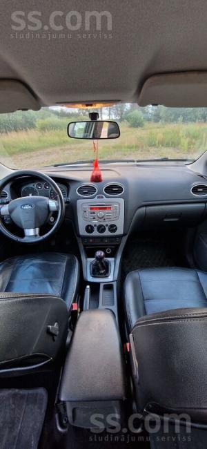 White Ford Focus 2008 in Ventspils, with an engine capacity of 1.60 L and mileage of 331 thousand km for 1350 €, photo 6 on AUTOMOTO.COM.LV