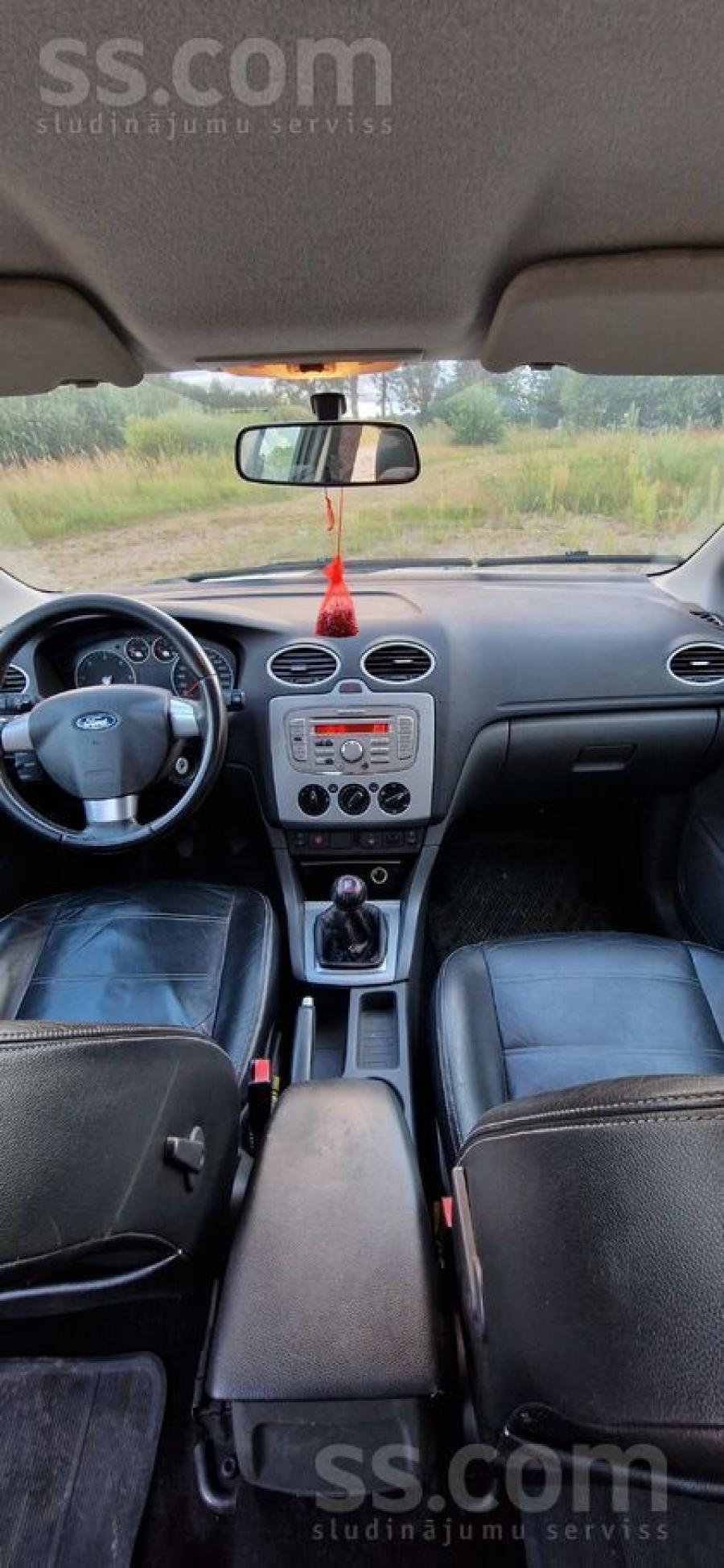 White Ford Focus 2008 in Ventspils, with an engine capacity of 1.60 L and mileage of 331 thousand km for 1350 €, photo 6 on AUTOMOTO.COM.LV