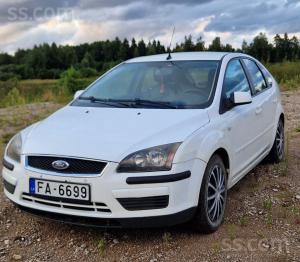 White Ford Focus 2008 in Ventspils, with an engine capacity of 1.60 L and mileage of 331 thousand km for 1350 €, photo 9 on AUTOMOTO.COM.LV