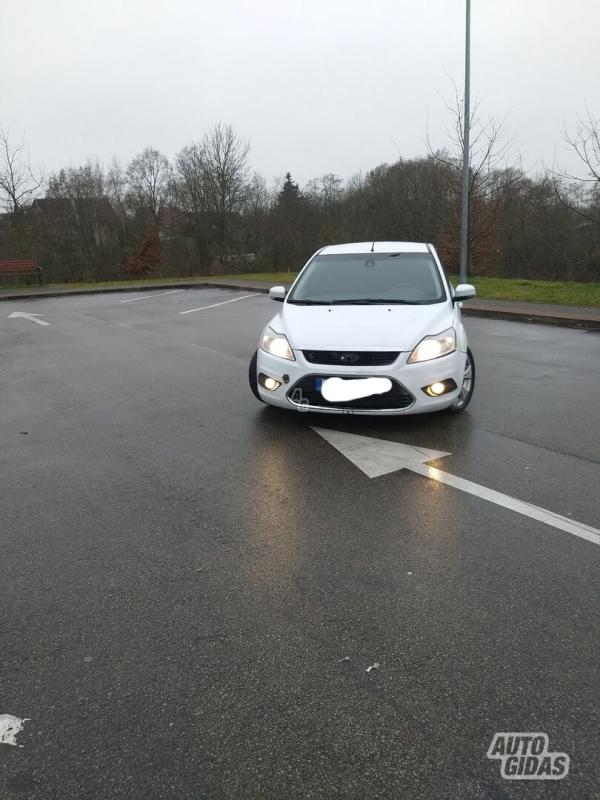White Ford Focus 2009 in Vilnius, with an engine capacity of 2.00 L and mileage of 258 thousand km for 1200 €, photo 3 on AUTOMOTO.COM.LV
