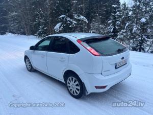 White Ford Focus 2010 in Rapla, with an engine capacity of 1.60 L and mileage of 367 thousand km for 1499 €, photo 3 on AUTOMOTO.COM.LV