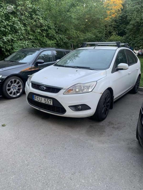 White Ford Focus 2010 in Vilnius, with an engine capacity of 1.60 L and mileage of 259 thousand km for 1000 €, photo 2 on AUTOMOTO.COM.LV