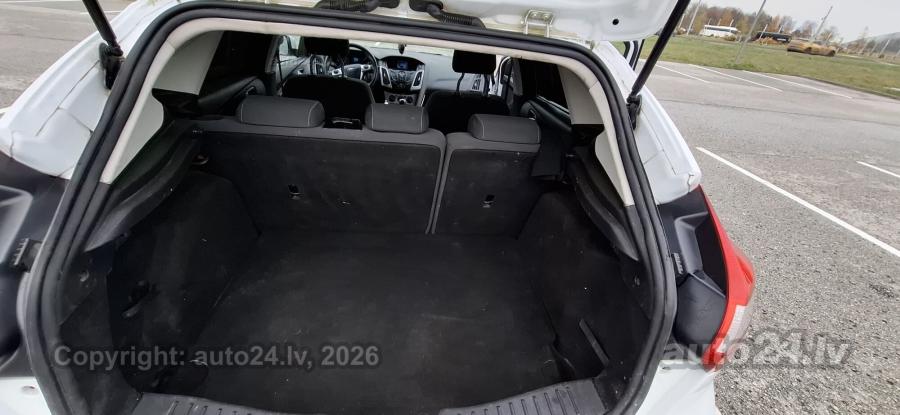 White Ford Focus 2011 in Tartu, with an engine capacity of 1.60 L and mileage of 320 thousand km for 2800 €, photo 12 on AUTOMOTO.COM.LV