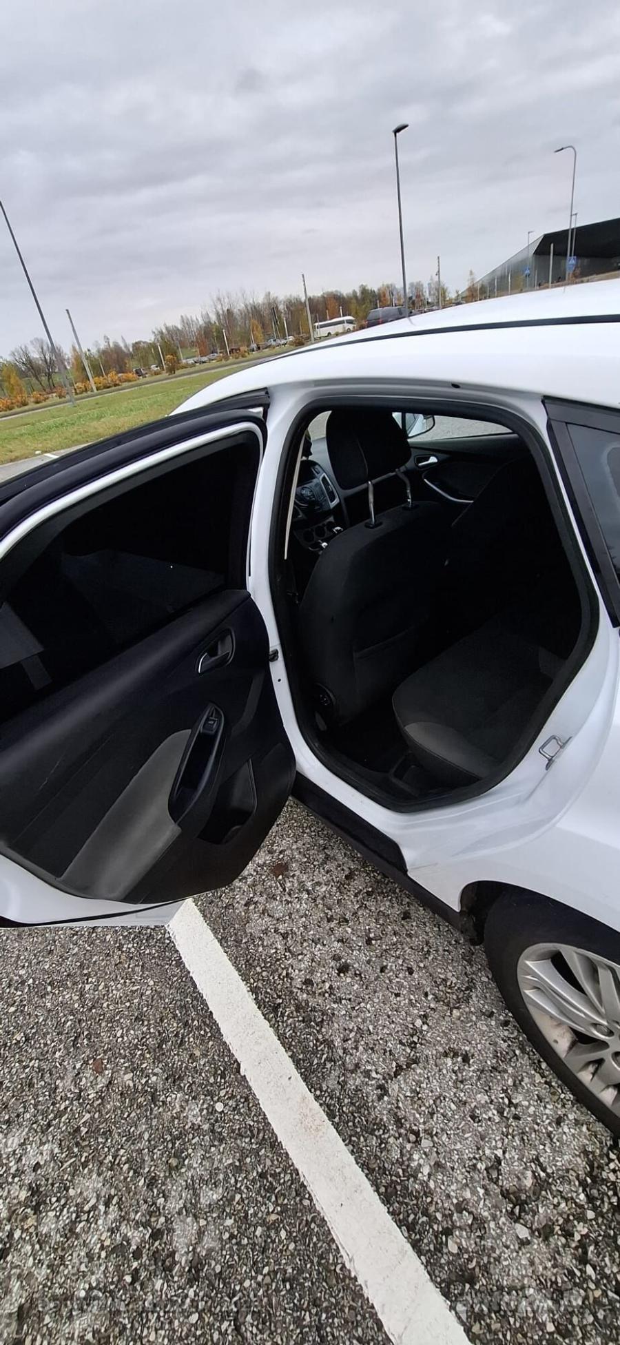 White Ford Focus 2011 in Tartu, with an engine capacity of 1.60 L and mileage of 320 thousand km for 2800 €, photo 18 on AUTOMOTO.COM.LV