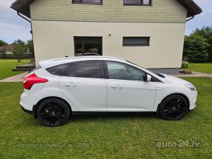 White Ford Focus 2011 in Tallinn, with an engine capacity of 1.60 L and mileage of 231 thousand km for 4499 €, photo 5 on AUTOMOTO.COM.LV