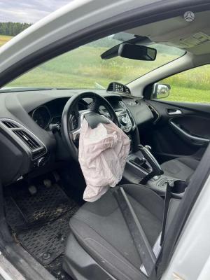 White Ford Focus 2012 in Vilnius, with an engine capacity of 1.00 L and mileage of 205 thousand km for 1100 €, photo 5 on AUTOMOTO.COM.LV