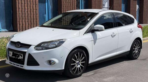 White Ford Focus 2012 in Vilnius, with an engine capacity of 1.00 L and mileage of 300 thousand km for 2750 €, photo 1 on AUTOMOTO.COM.LV
