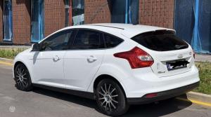 White Ford Focus 2012 in Vilnius, with an engine capacity of 1.00 L and mileage of 300 thousand km for 2750 €, photo 3 on AUTOMOTO.COM.LV
