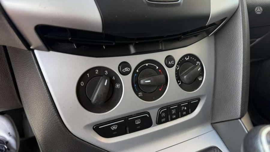 White Ford Focus 2012 in Vilnius, with an engine capacity of 1.00 L and mileage of 300 thousand km for 2750 €, photo 8 on AUTOMOTO.COM.LV