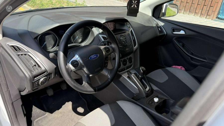 White Ford Focus 2012 in Vilnius, with an engine capacity of 1.00 L and mileage of 300 thousand km for 2750 €, photo 9 on AUTOMOTO.COM.LV