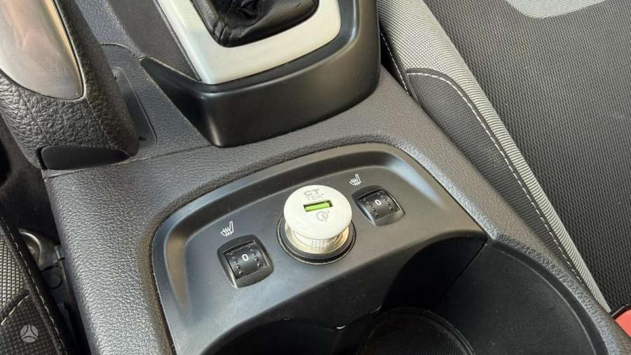 White Ford Focus 2012 in Vilnius, with an engine capacity of 1.00 L and mileage of 300 thousand km for 2750 €, photo 12 on AUTOMOTO.COM.LV