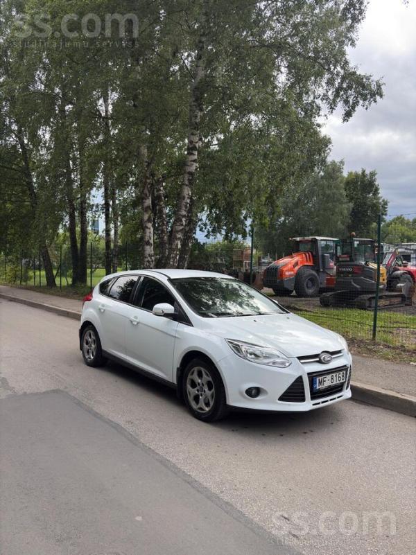 White Ford Focus 2012 in Riga, with an engine capacity of 1.60 L and mileage of 198 thousand km for 3000 €, photo 2 on AUTOMOTO.COM.LV