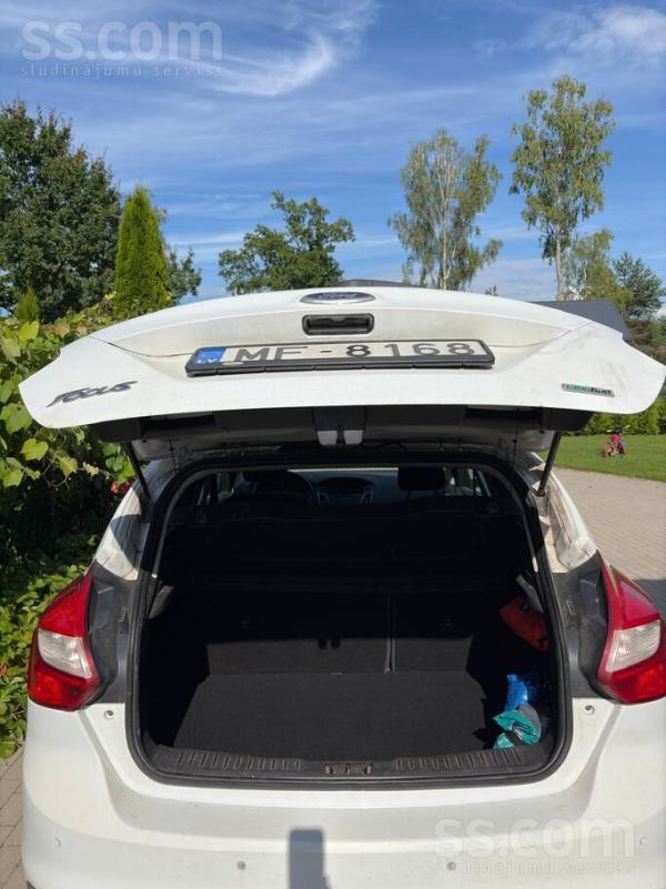 White Ford Focus 2012 in Riga, with an engine capacity of 1.60 L and mileage of 198 thousand km for 3000 €, photo 7 on AUTOMOTO.COM.LV