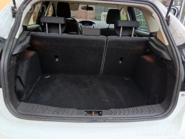 Balts Ford Focus 2012 Jelgava, ar dzinēja tilpumu 1.60 L un nobraukumu 0 tūkst. km par 2000 €, foto 5 vietnē AUTOMOTO.COM.LV
