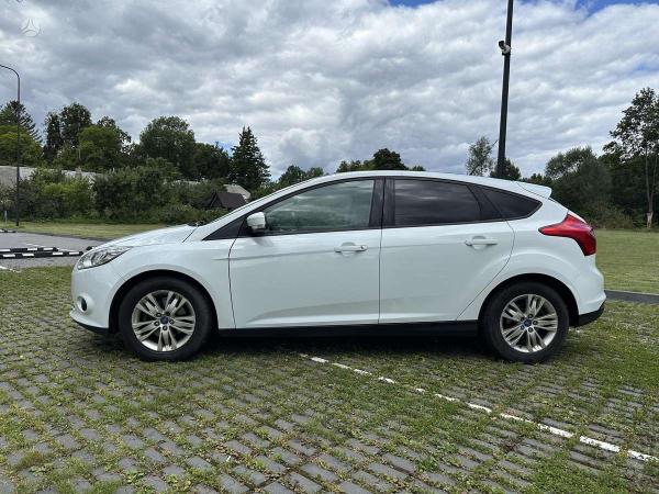 White Ford Focus 2012 in Kaunas, with an engine capacity of 1.60 L and mileage of 251 thousand km for 2700 €, photo 3 on AUTOMOTO.COM.LV