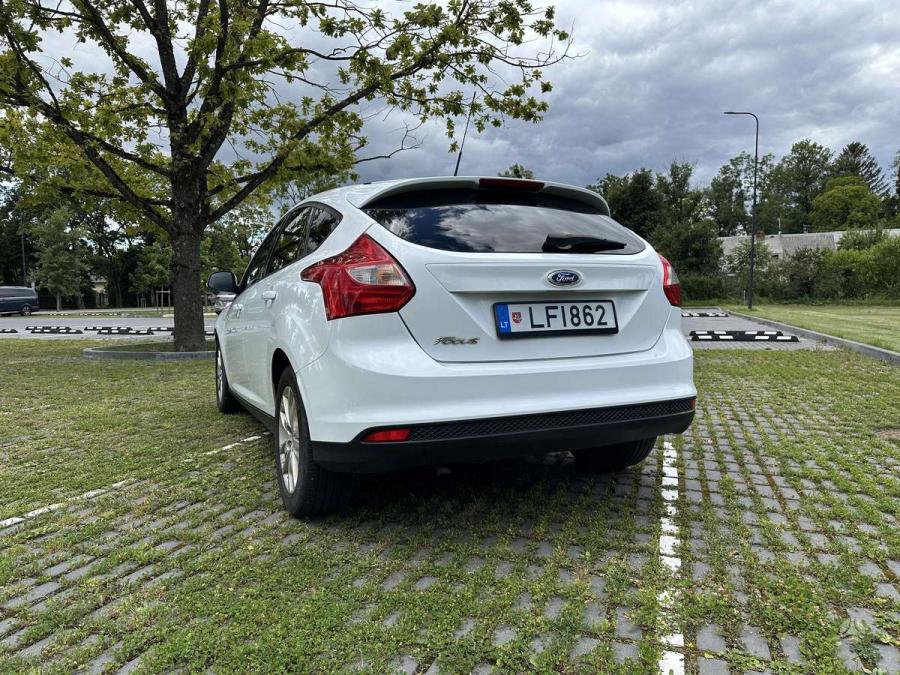 Balts Ford Focus 2012 Kauņa, ar dzinēja tilpumu 1.60 L un nobraukumu 251 tūkst. km par 2700 €, foto 5 vietnē AUTOMOTO.COM.LV