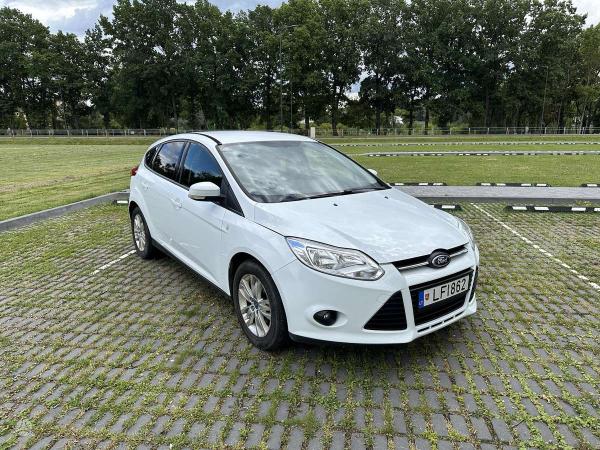 White Ford Focus 2012 in Kaunas, with an engine capacity of 1.60 L and mileage of 251 thousand km for 2700 €, photo 7 on AUTOMOTO.COM.LV