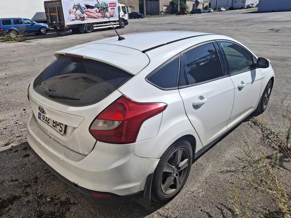 White Ford Focus 2012 in Tallinn, with an engine capacity of 0.00 L and mileage of 372 thousand km for 1900 €, photo 3 on AUTOMOTO.COM.LV