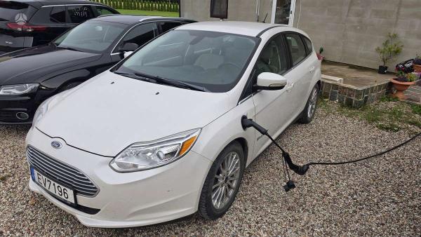 White Ford Focus 2012 in Mazeikiai, with an engine capacity of 0.00 L and mileage of 225 thousand km for 2999 €, photo 1 on AUTOMOTO.COM.LV