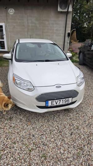 White Ford Focus 2012 in Mazeikiai, with an engine capacity of 0.00 L and mileage of 225 thousand km for 2999 €, photo 3 on AUTOMOTO.COM.LV