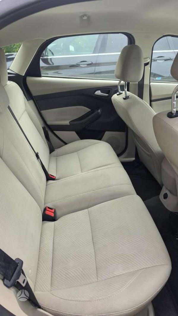 White Ford Focus 2012 in Mazeikiai, with an engine capacity of 0.00 L and mileage of 225 thousand km for 2999 €, photo 6 on AUTOMOTO.COM.LV