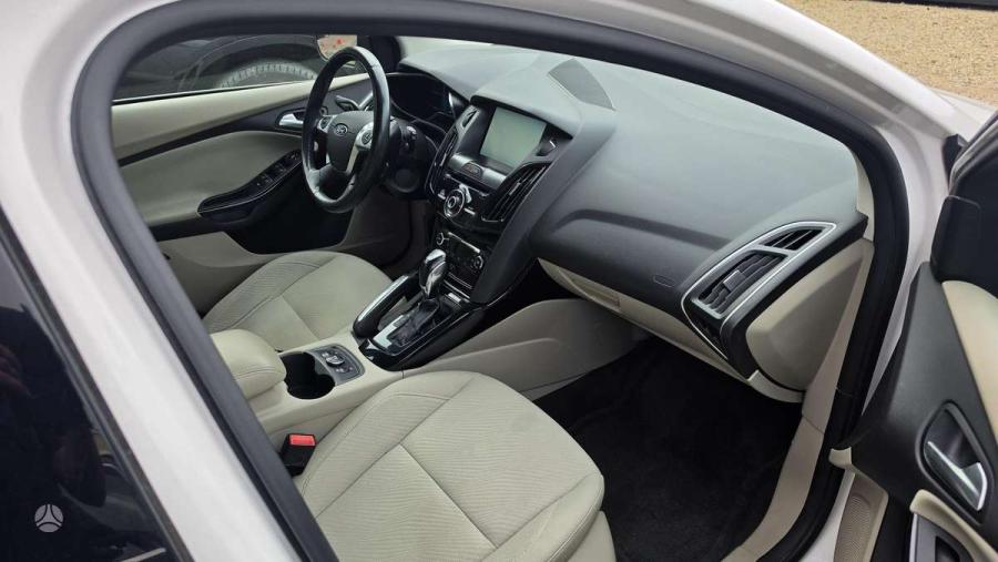 White Ford Focus 2012 in Mazeikiai, with an engine capacity of 0.00 L and mileage of 225 thousand km for 2999 €, photo 7 on AUTOMOTO.COM.LV