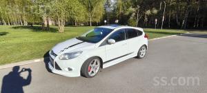 Balts Ford Focus 2013 Rīga, ar dzinēja tilpumu 1.00 L un nobraukumu 211 tūkst. km par 4100 €, foto  vietnē AUTOMOTO.COM.LV
