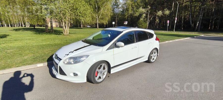 Balts Ford Focus 2013 Rīga, ar dzinēja tilpumu 1.00 L un nobraukumu 211 tūkst. km par 4100 €, foto 1 vietnē AUTOMOTO.COM.LV