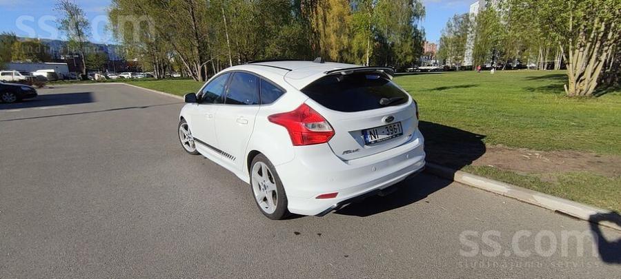 Balts Ford Focus 2013 Rīga, ar dzinēja tilpumu 1.00 L un nobraukumu 211 tūkst. km par 4100 €, foto 4 vietnē AUTOMOTO.COM.LV