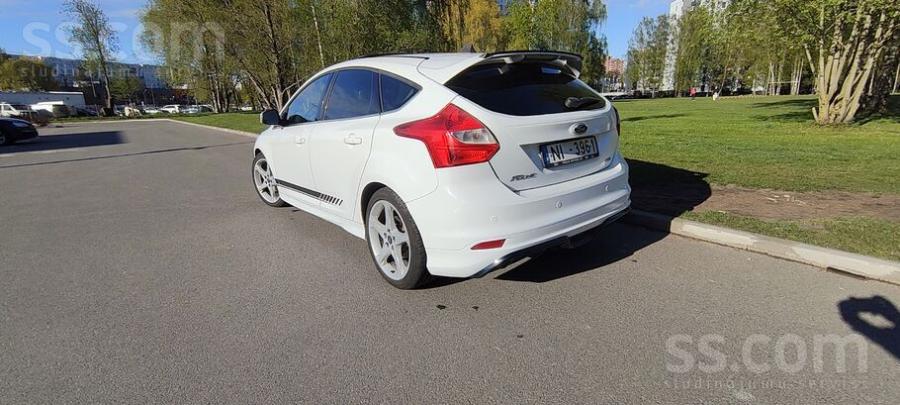 Balts Ford Focus 2013 Rīga, ar dzinēja tilpumu 1.00 L un nobraukumu 211 tūkst. km par 4100 €, foto 5 vietnē AUTOMOTO.COM.LV
