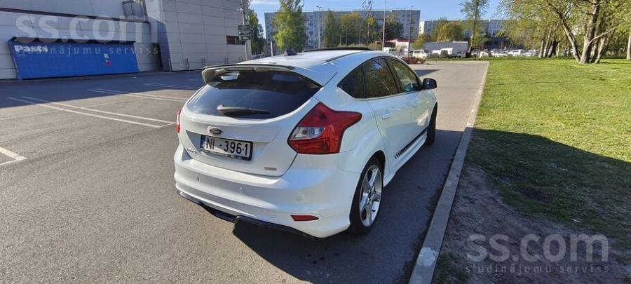 Balts Ford Focus 2013 Rīga, ar dzinēja tilpumu 1.00 L un nobraukumu 211 tūkst. km par 4100 €, foto 7 vietnē AUTOMOTO.COM.LV
