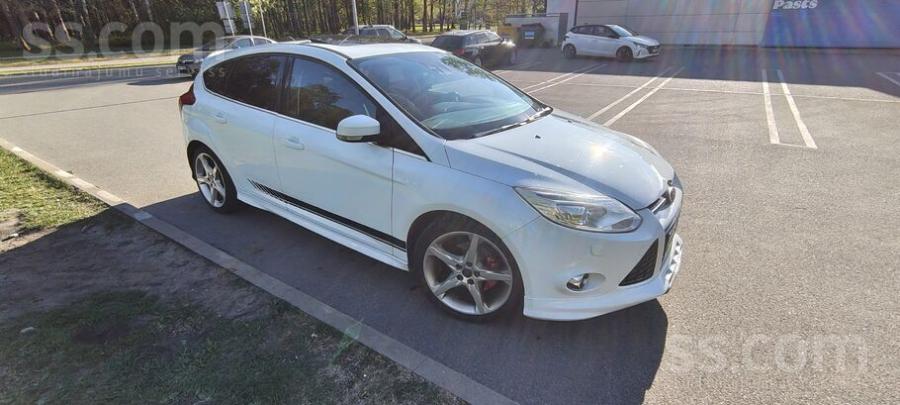 Balts Ford Focus 2013 Rīga, ar dzinēja tilpumu 1.00 L un nobraukumu 211 tūkst. km par 4100 €, foto 9 vietnē AUTOMOTO.COM.LV