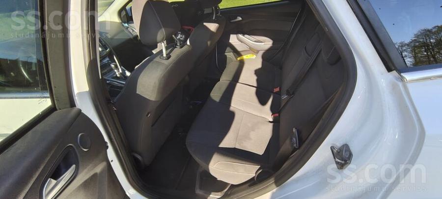 Balts Ford Focus 2013 Rīga, ar dzinēja tilpumu 1.00 L un nobraukumu 211 tūkst. km par 4100 €, foto 12 vietnē AUTOMOTO.COM.LV