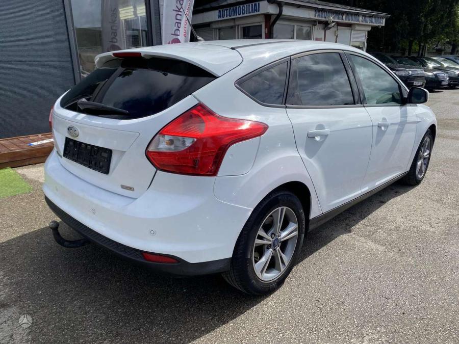 White Ford Focus 2013 in Klaipeda, with an engine capacity of 1.00 L and mileage of 176 thousand km for 3500 €, photo 6 on AUTOMOTO.COM.LV